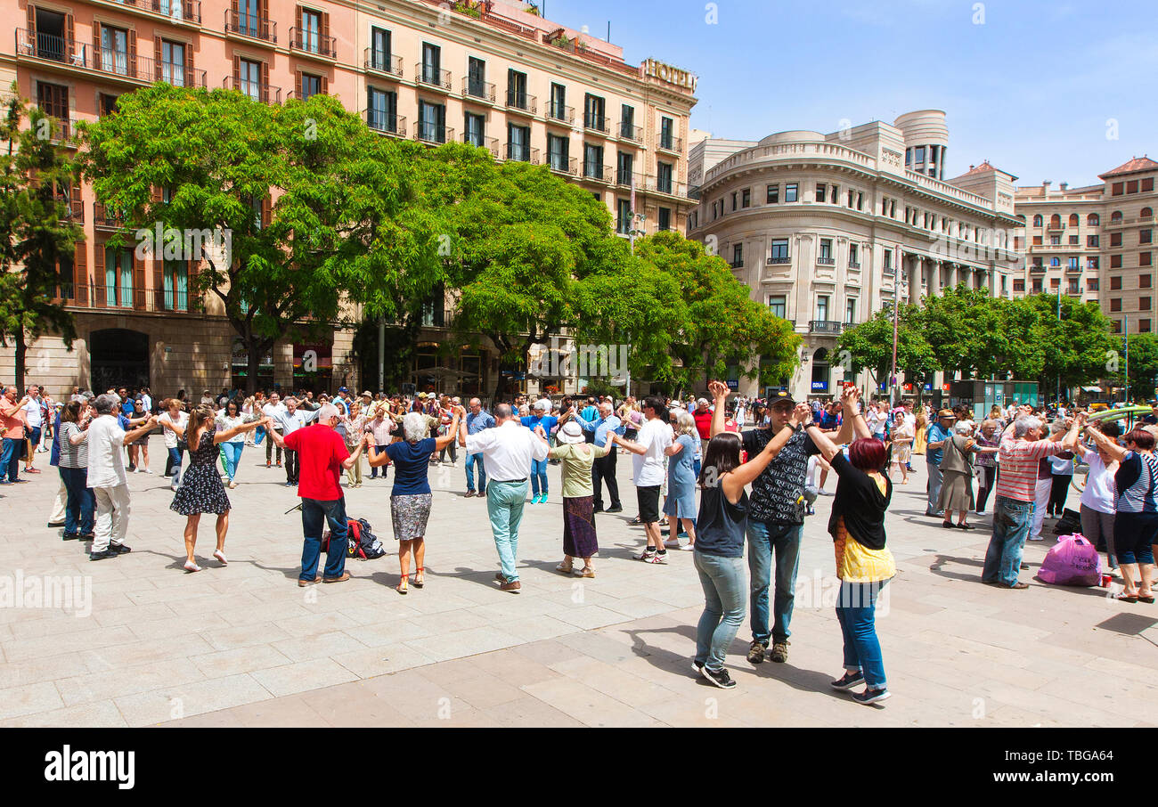 Catalonia national dance hi-res stock photography and images - Alamy
