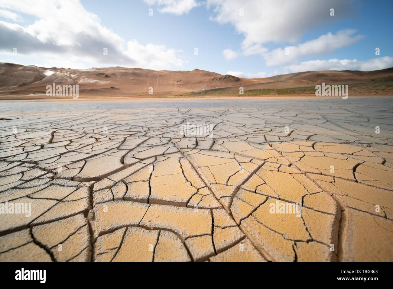 Dried land in the desert. Cracked soil crust Stock Photo - Alamy