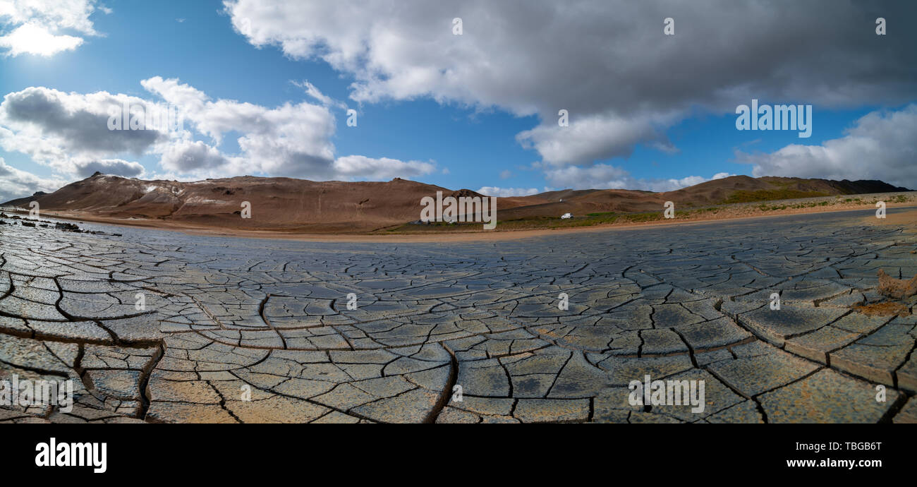 Dried land in the desert. Cracked soil crust Stock Photo - Alamy