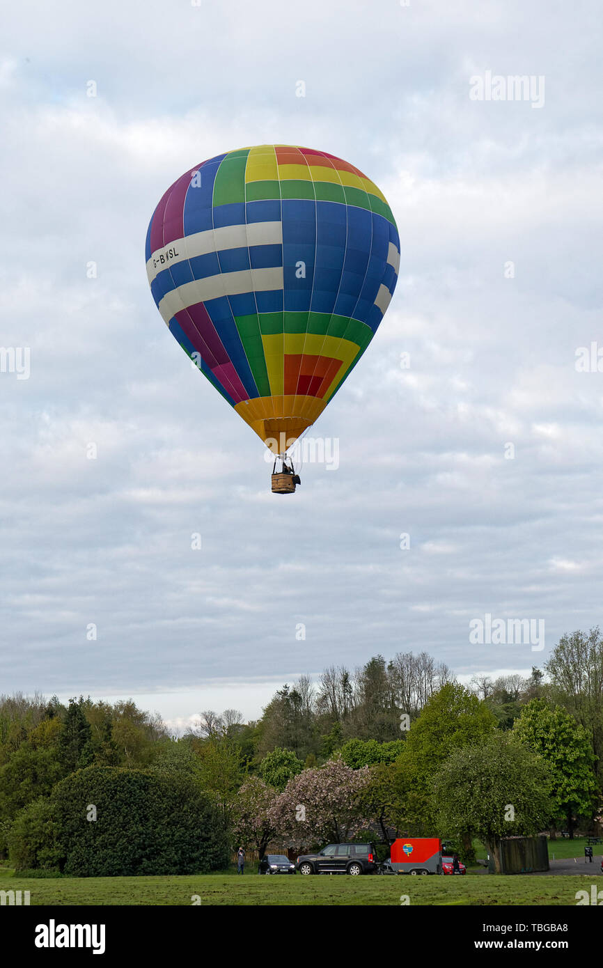 Hot Air Balloon & Ground Crew, Clitheroe Stock Photo - Alamy