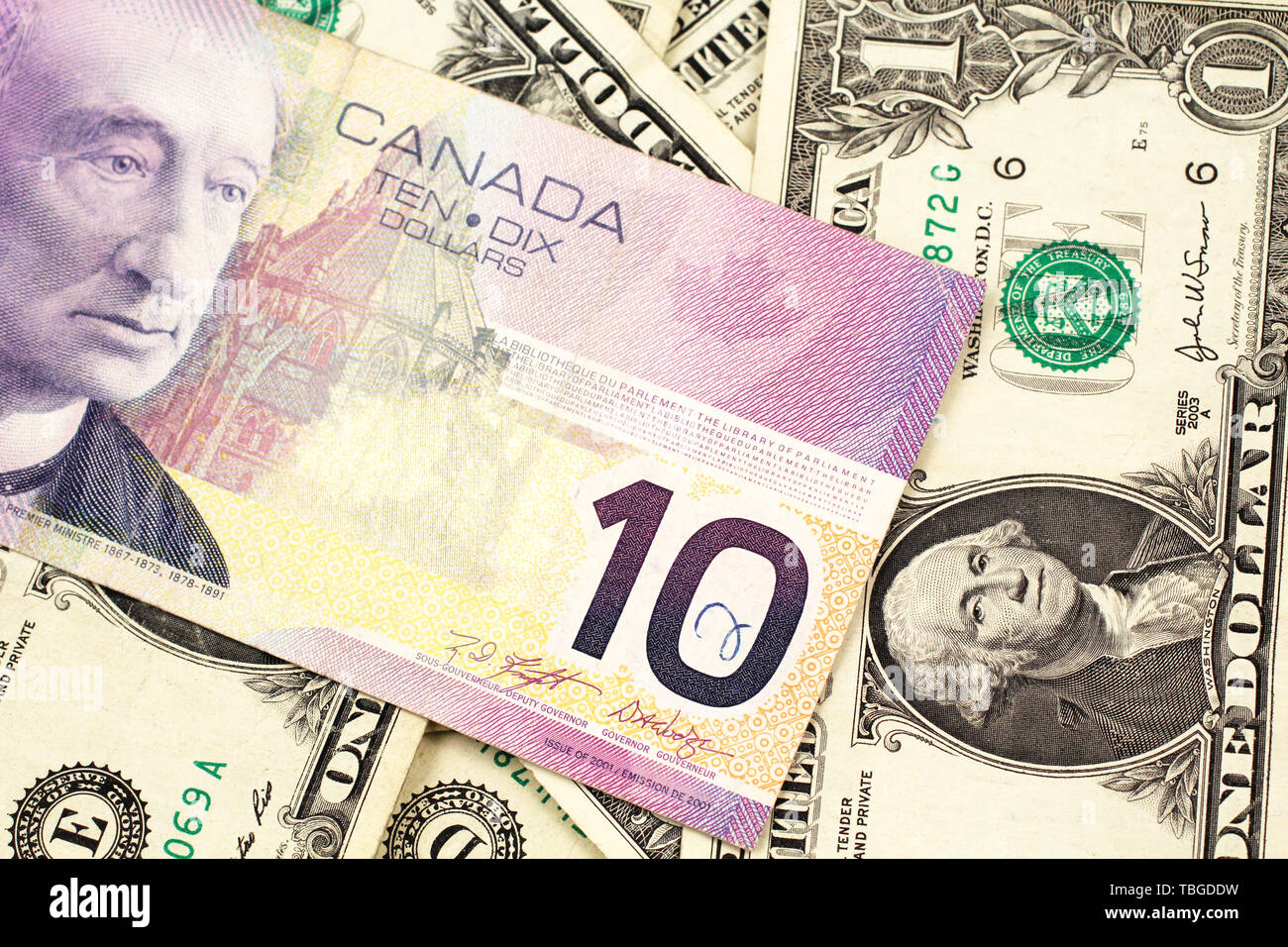Five Canadian Dollar Bill High Resolution Stock Photography and Images ...
