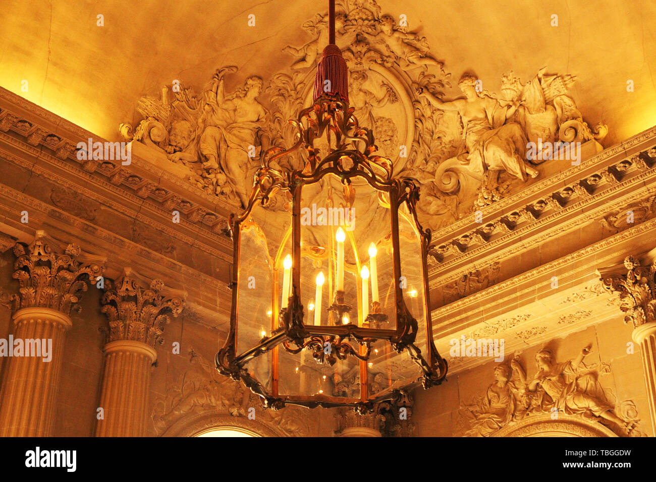 The lights of the Palace of Versailles Stock Photo - Alamy