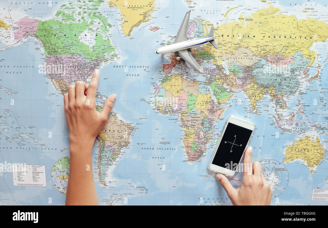 Person pointing at map hi-res stock photography and images - Alamy