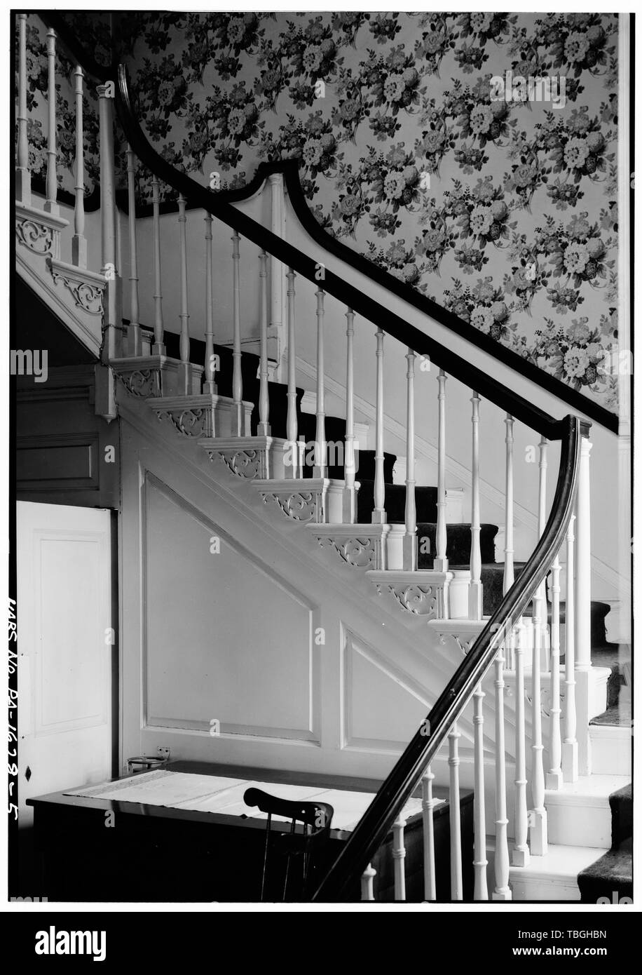 Scrolled brackets hi-res stock photography and images - Alamy