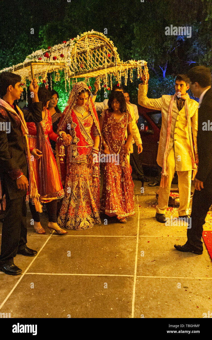 Indian wedding entrance | Beachweddingtips.com