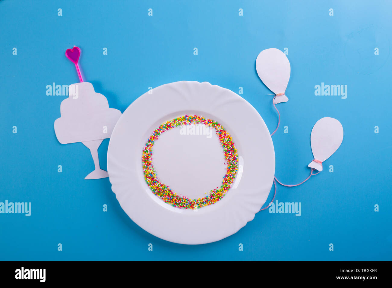 Birthday party background. plate on blue background Stock Photo - Alamy