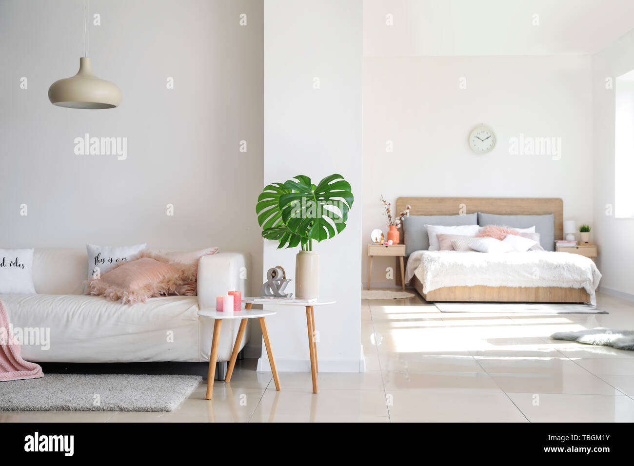 Interior of modern studio apartment Stock Photo - Alamy