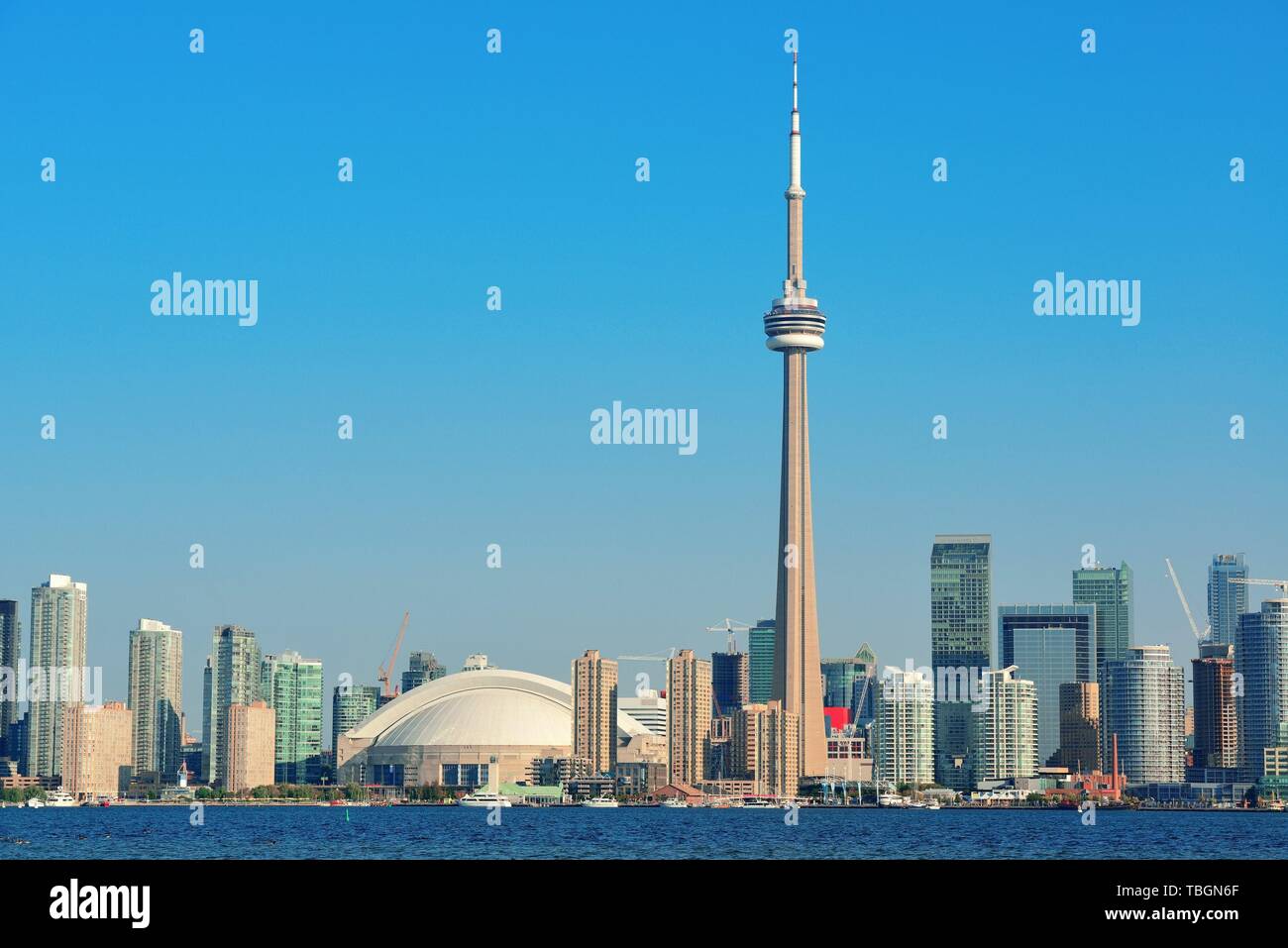 Toronto skyline daytime panorama hi-res stock photography and images ...