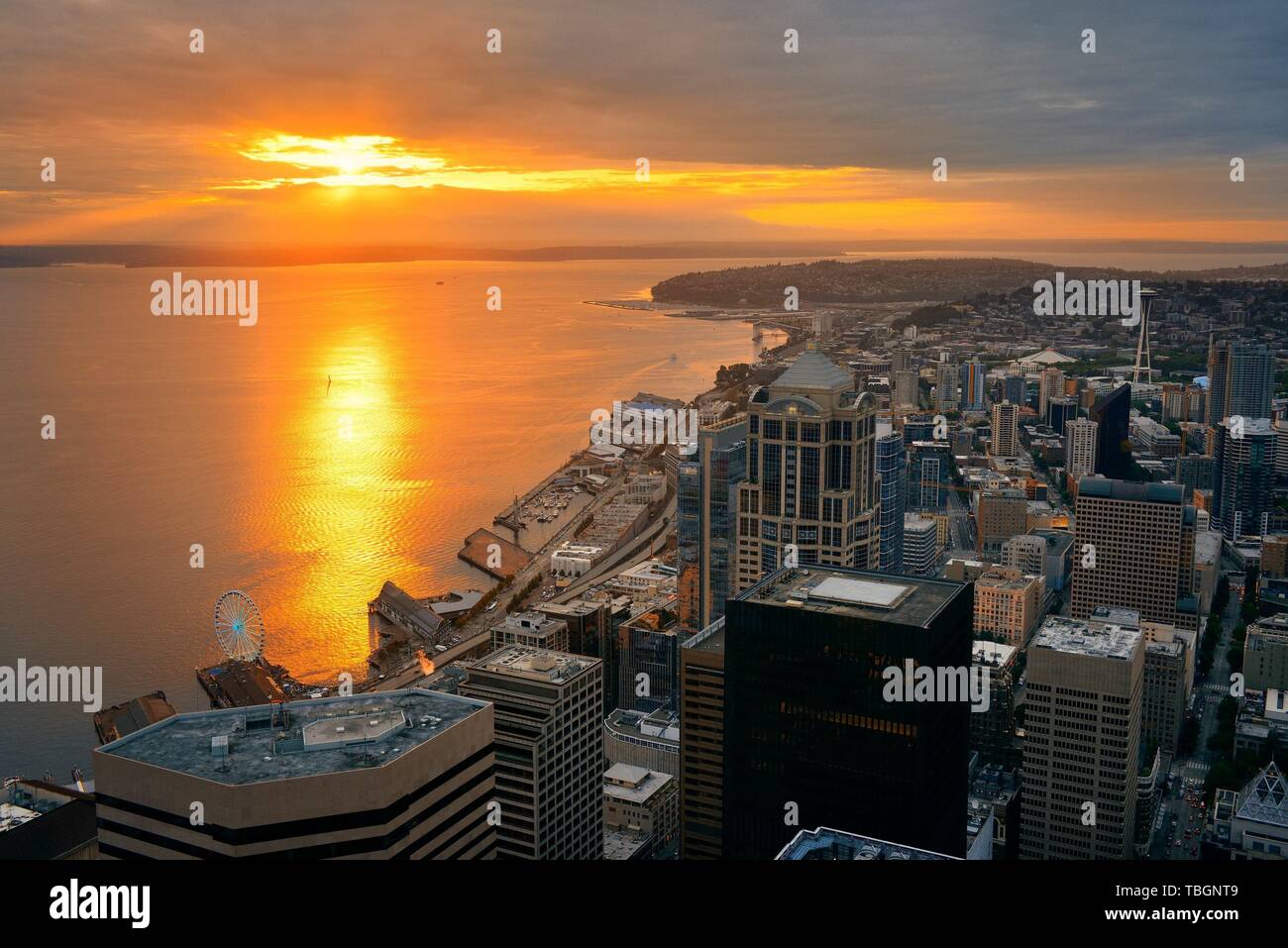 Seattle sunset rooftop view with urban skyscrapers Stock Photo - Alamy
