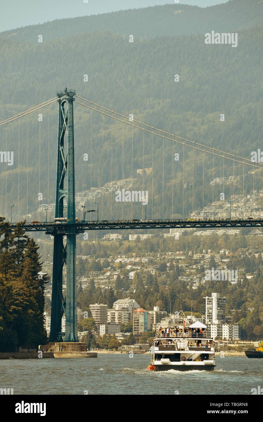Cruise ship lions gate bridge hi-res stock photography and images - Alamy