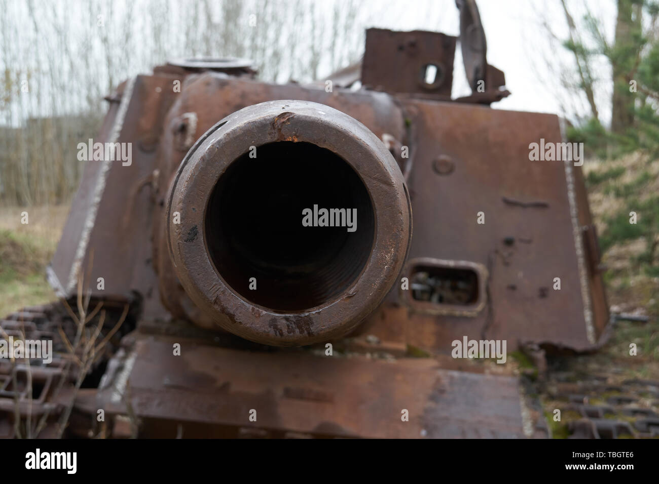 Abandoned soviet tank hi-res stock photography and images - Alamy