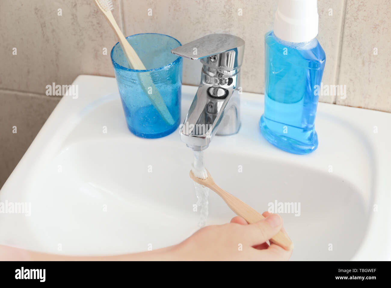 Brush teeth tap hi-res stock photography and images - Alamy