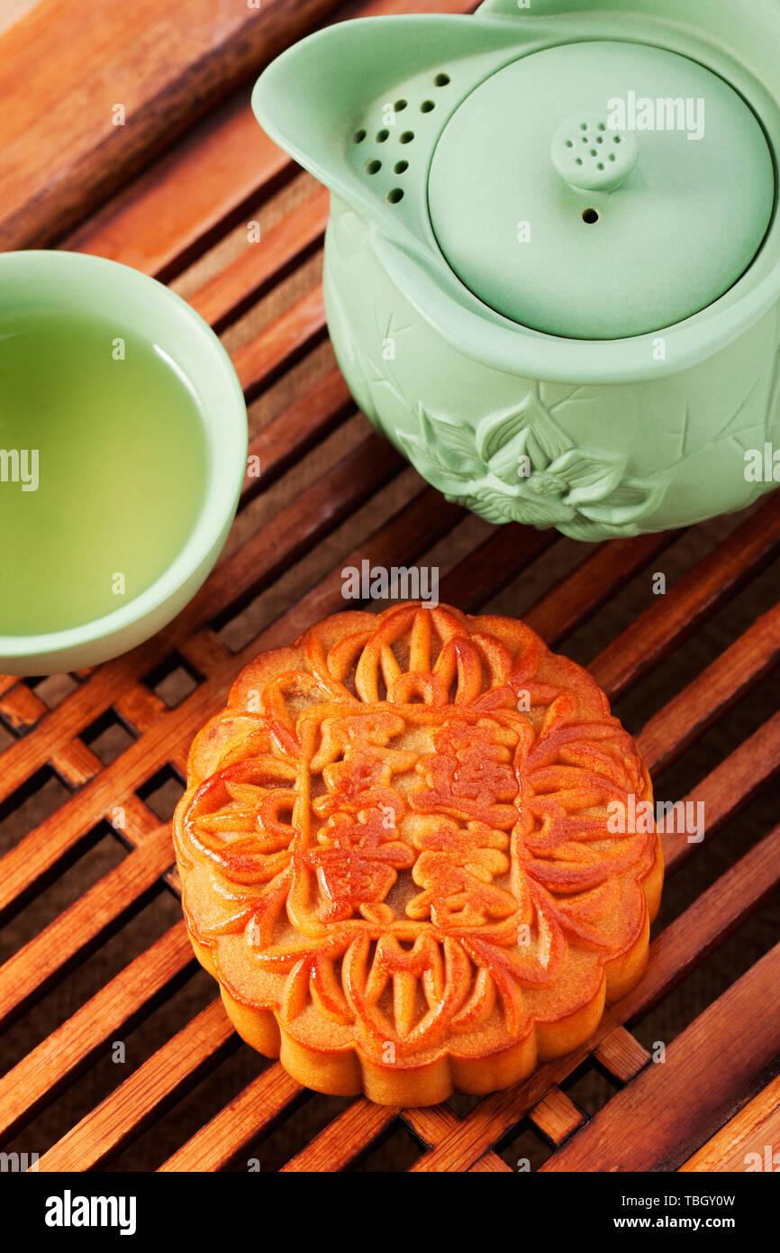 Traditional moon cakes for the Mid-Autumn Festival Stock Photo - Alamy