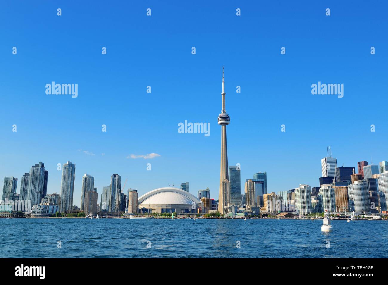 Toronto skyline daytime panorama hi-res stock photography and images ...