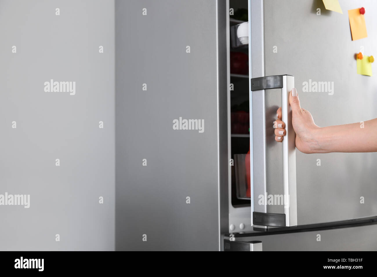 Opening freeze hi-res stock photography and images - Alamy