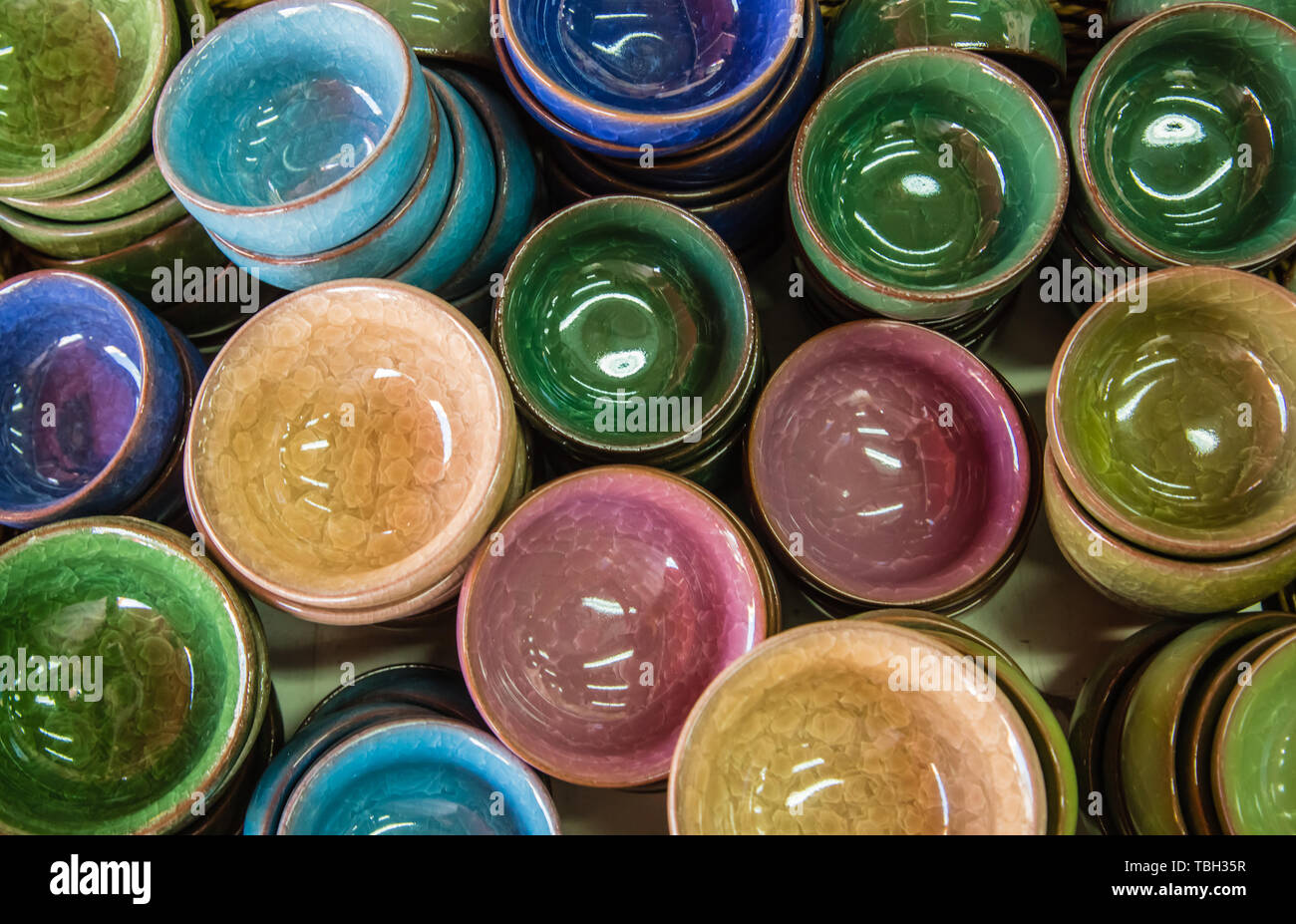 traditional bazaar bowl display in shop Stock Photo - Alamy
