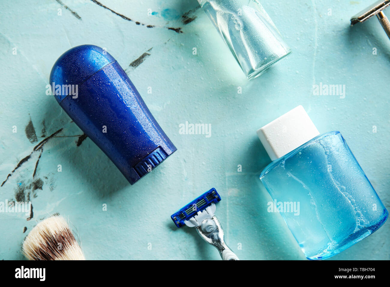 Razor cosmetics on color hi-res stock photography and images - Alamy