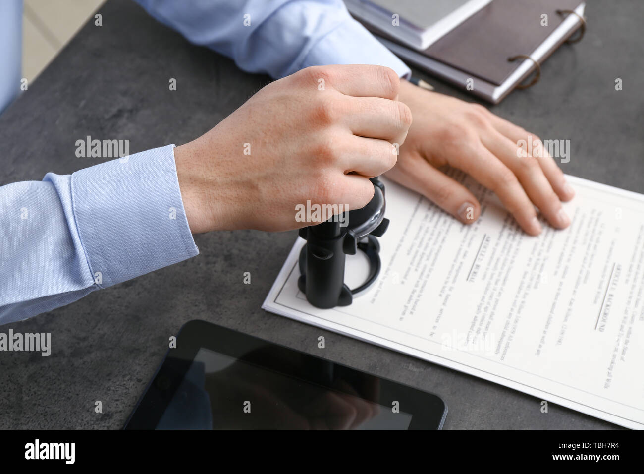 Notary stamping hi-res stock photography and images - Alamy