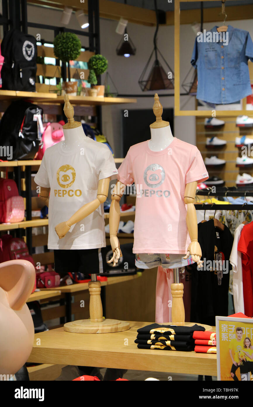 Clothing store, dummy model Stock Photo - Alamy