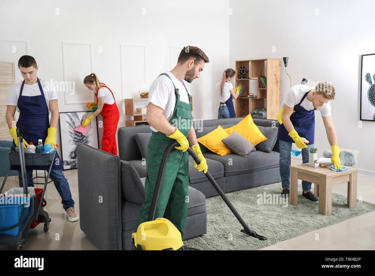 Team janitors cleaning room hi-res stock photography and images - Alamy