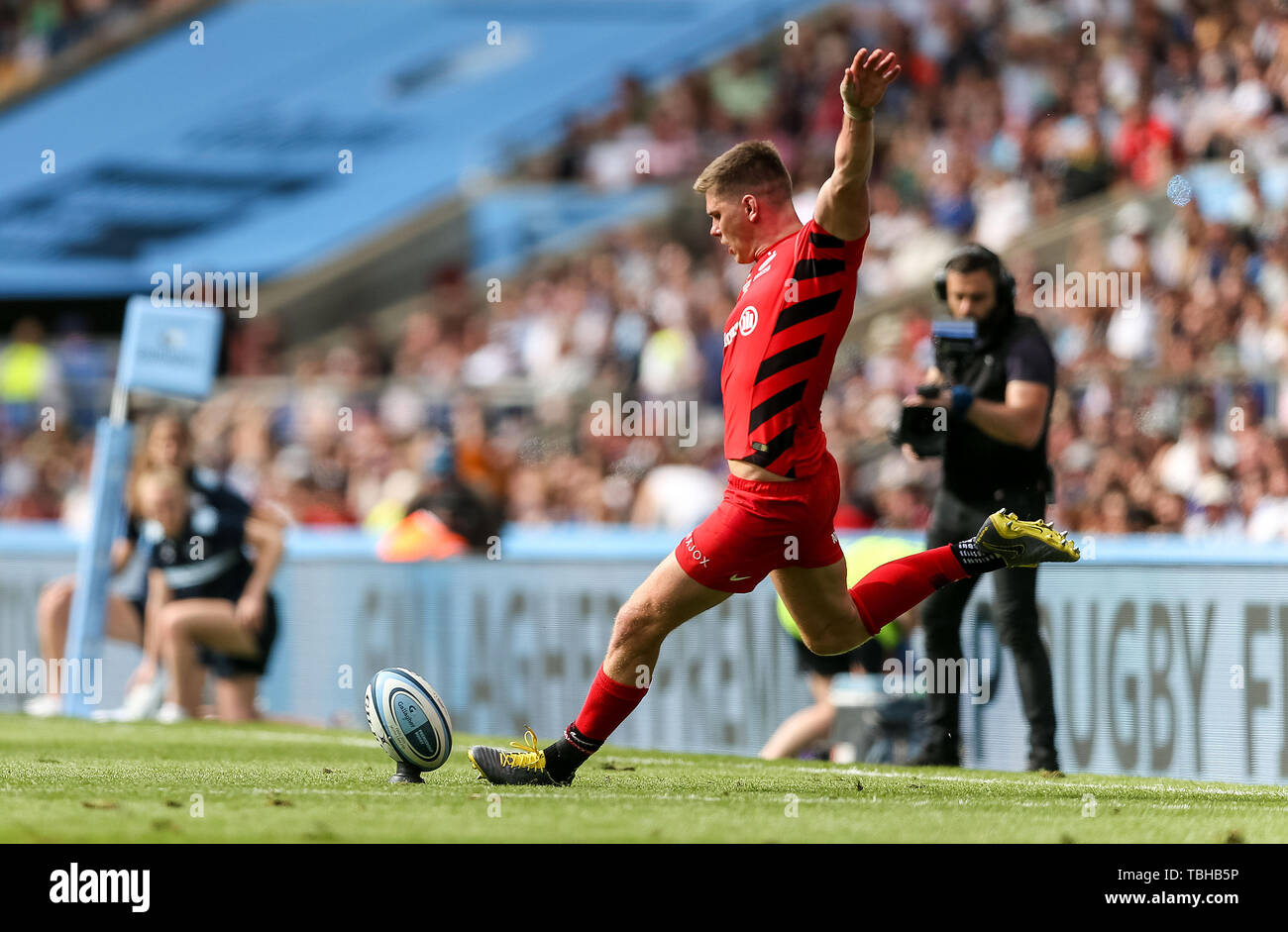 Saracens' Owen Farrell kicks a conversion during the Gallagher ...