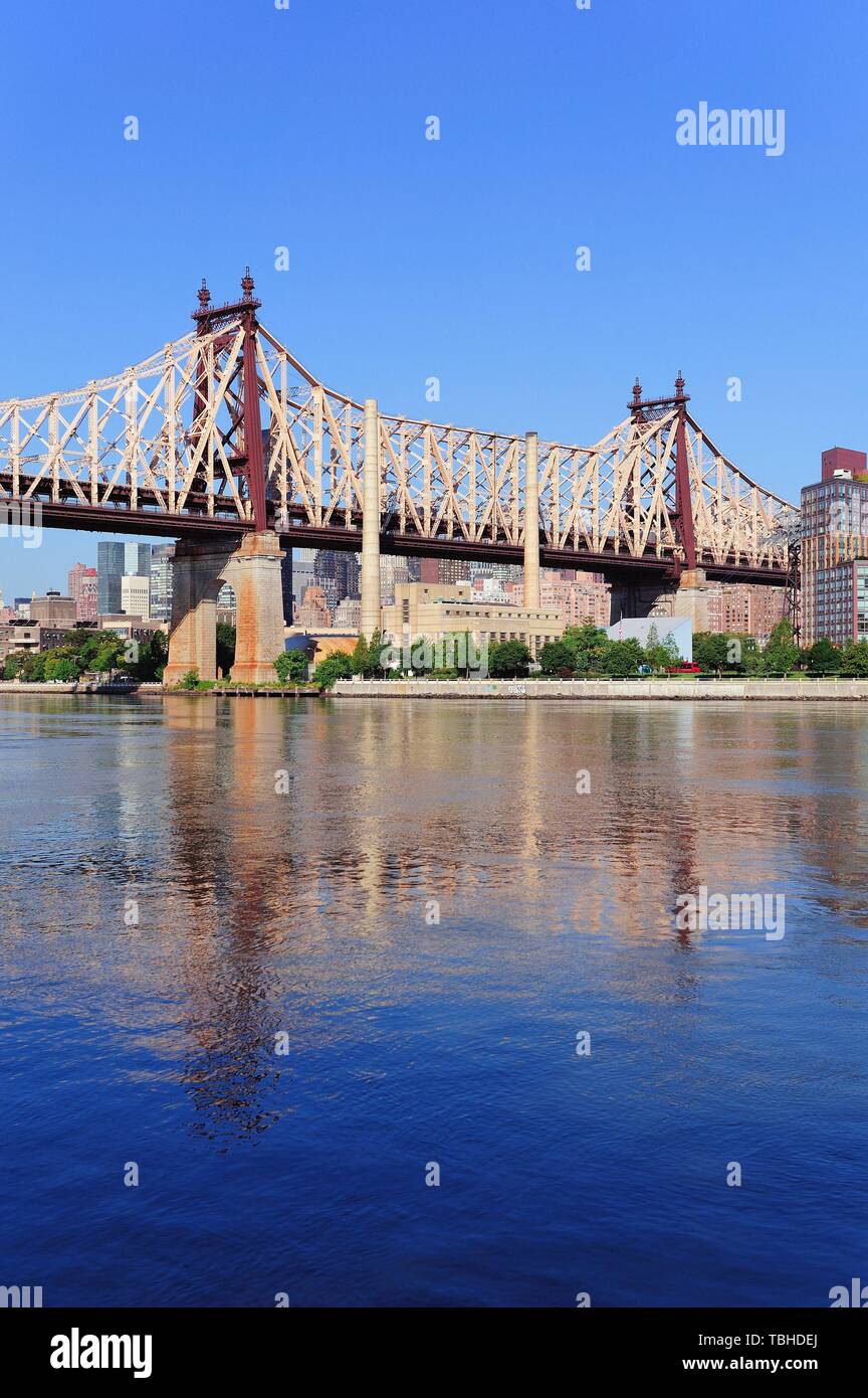 Queensborough Bridge in Midtown Manhattan with New York City skyline ...