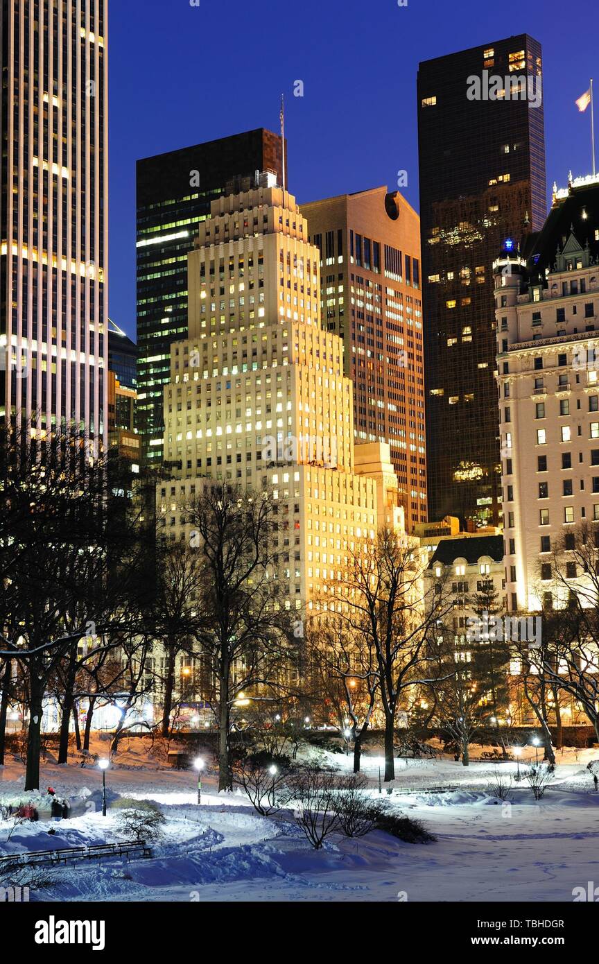 New York City Manhattan Central Park panorama in winter with snow ...