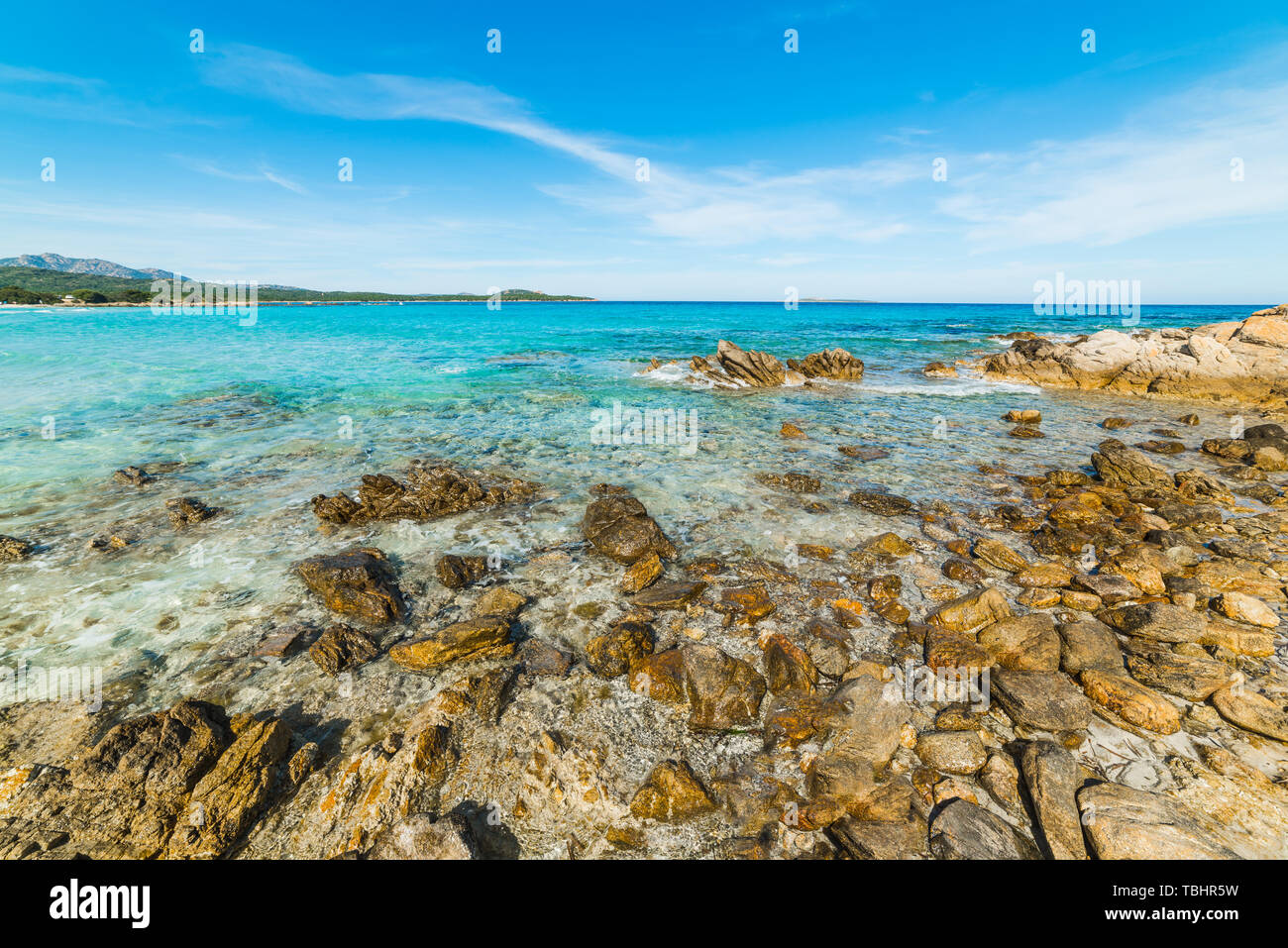 Clear water in Rena Bianca beach in Costa Smeralda Stock Photo - Alamy