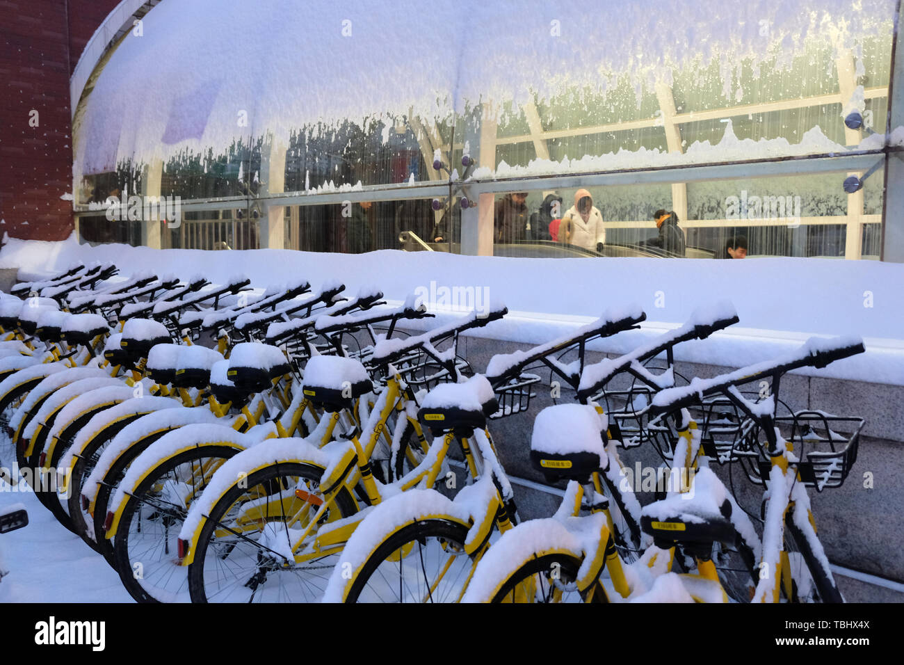 Xian with heavy snow and snow scenery hi-res stock photography and ...