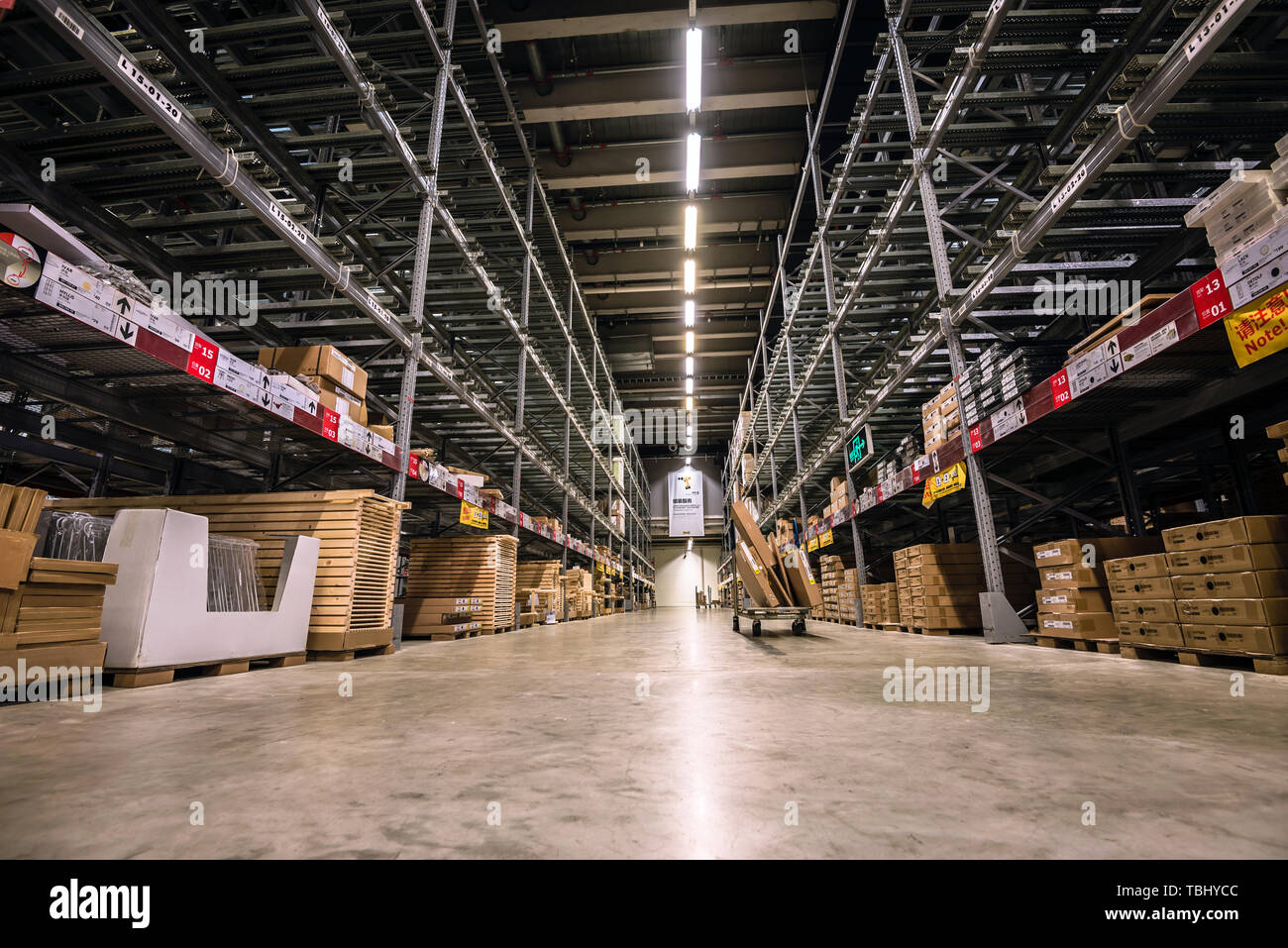 2018.02.27 Shanghai Ikea Home (Baoshan Mall) large self-lift warehouse ...