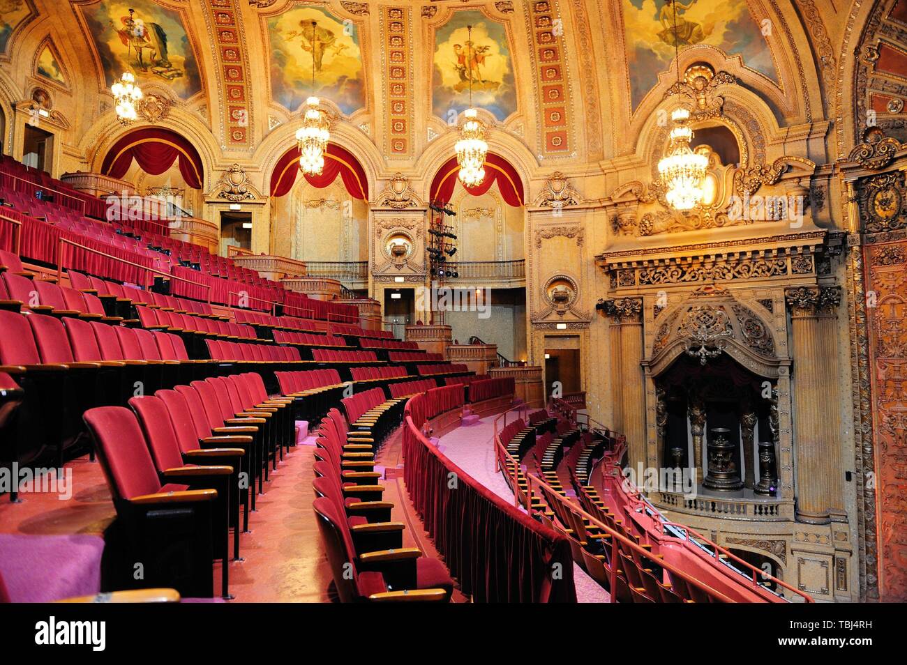 CHICAGO, IL - Oct 6: Chicago Theatre interior view on October 6, 2011 ...