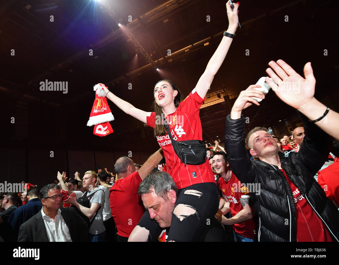 Liverpool fans celebrate as Liverpool win the UEFA Champions League ...