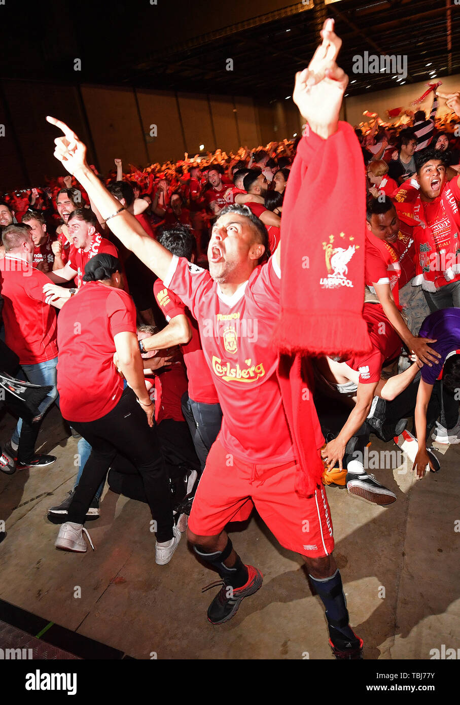 Liverpool fans celebrate as Liverpool win the UEFA Champions League ...