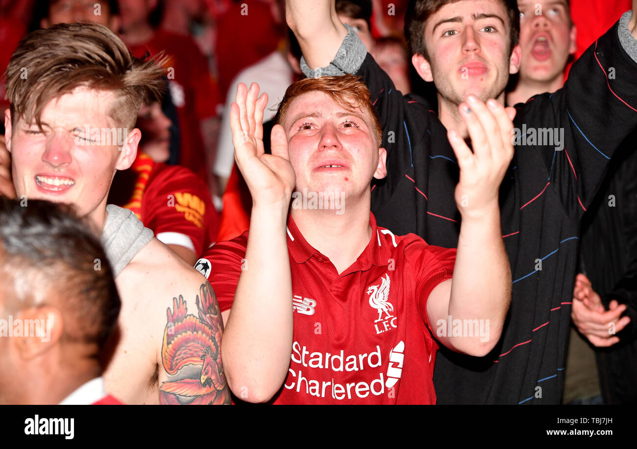 Liverpool fans celebrate as Liverpool win the UEFA Champions League ...
