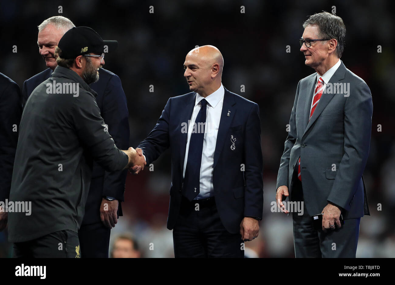 Liverpool manager Jurgen Klopp shakes hands with Tottenham Hotspur ...