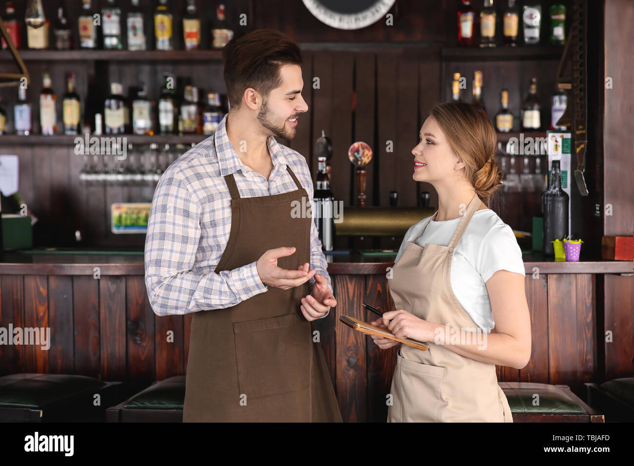 Restaurant waiters talking hi-res stock photography and images - Alamy