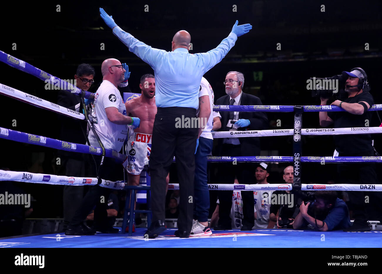 Boxing match madison square garden hi-res stock photography and images ...