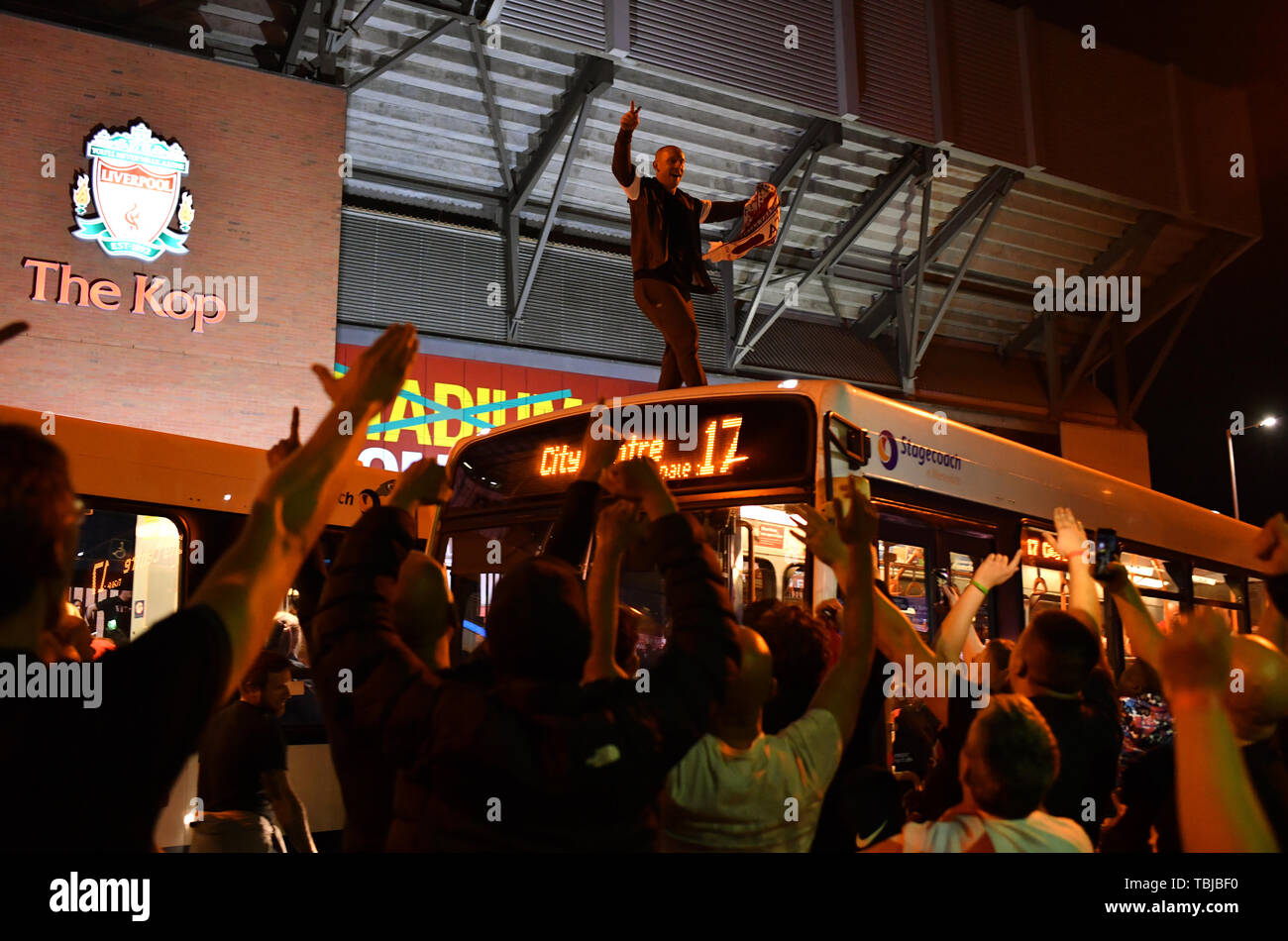 Liverpool fans celebrate their sides victory over Tottenham Hotspur's ...