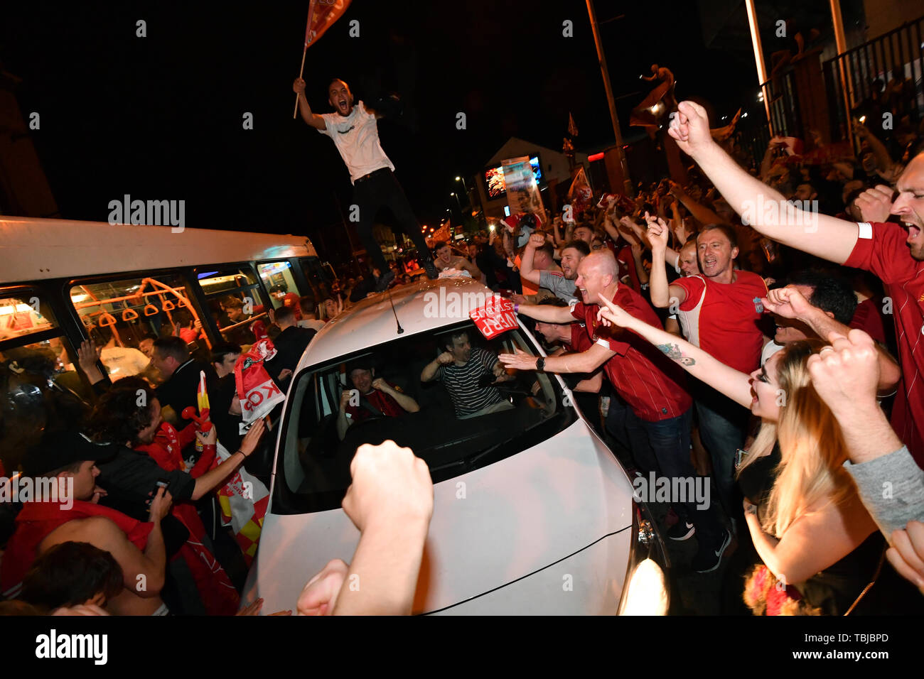Liverpool fans celebrate their sides victory over Tottenham Hotspur's ...