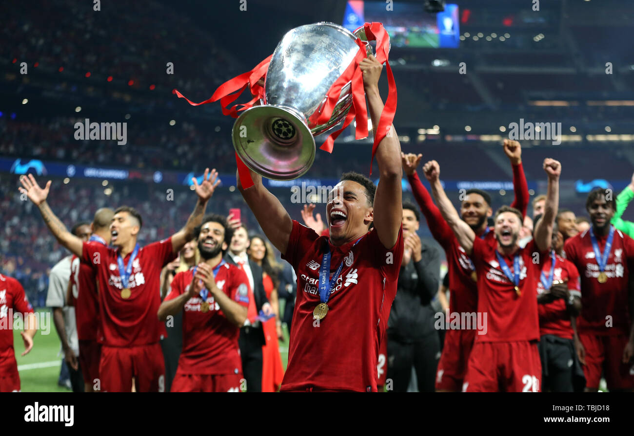 Trent alexander arnold trophy hi-res stock photography and images - Alamy