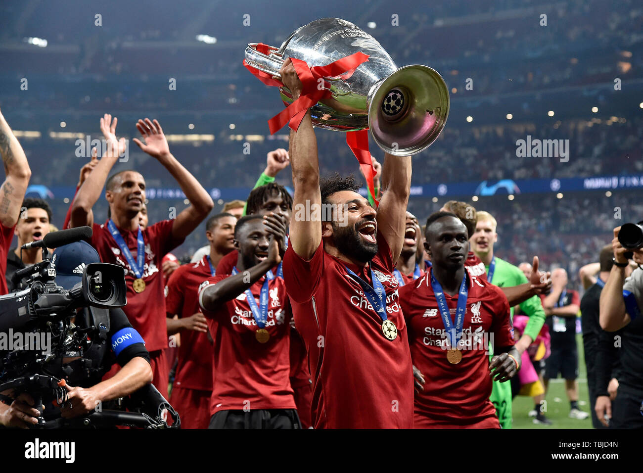Salah champions league final trophy hi-res stock photography and images ...