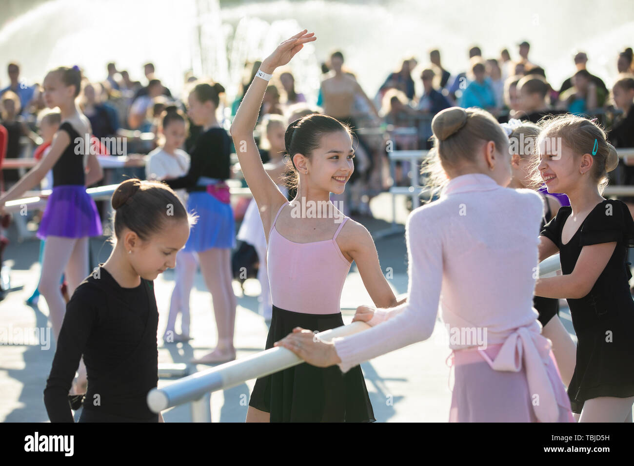 Moscow, Russia. 1st June, 2019. Ballet dancers get ready for a ballet ...