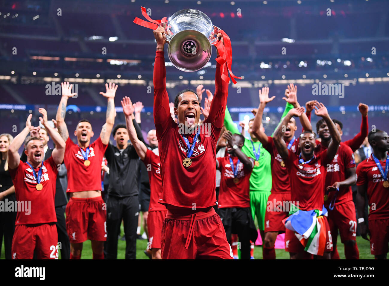 Van dijk champions league trophy hi-res stock photography and images ...
