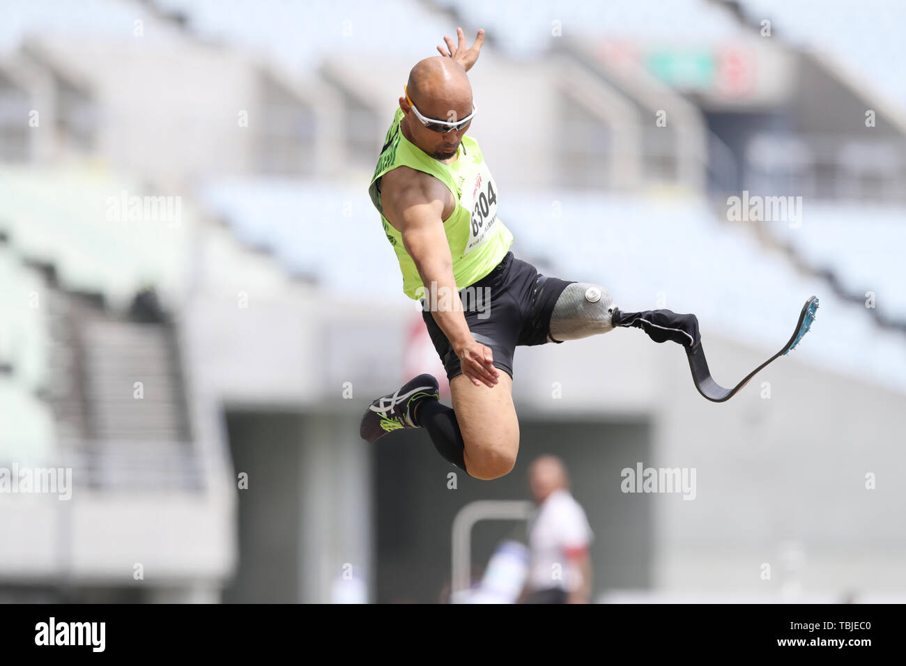 Mens long jump t63 final hi-res stock photography and images - Alamy