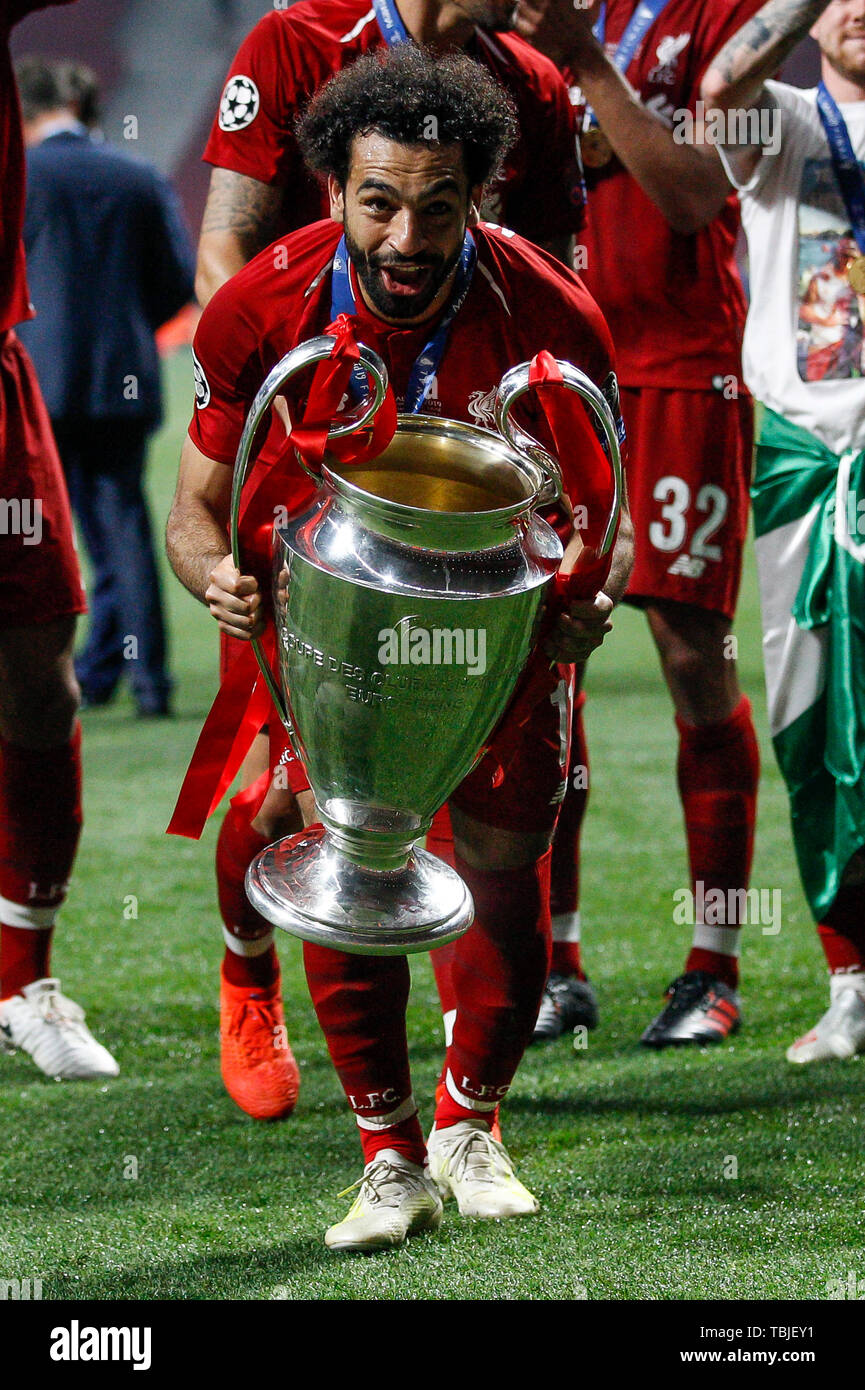 Salah champions league final trophy hi-res stock photography and images ...