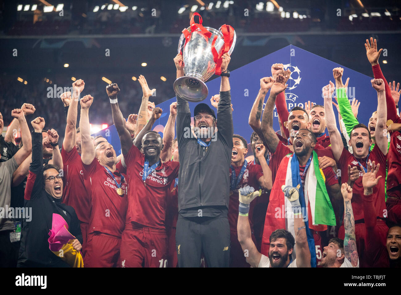 Jurgen klopp trophy hi-res stock photography and images - Alamy