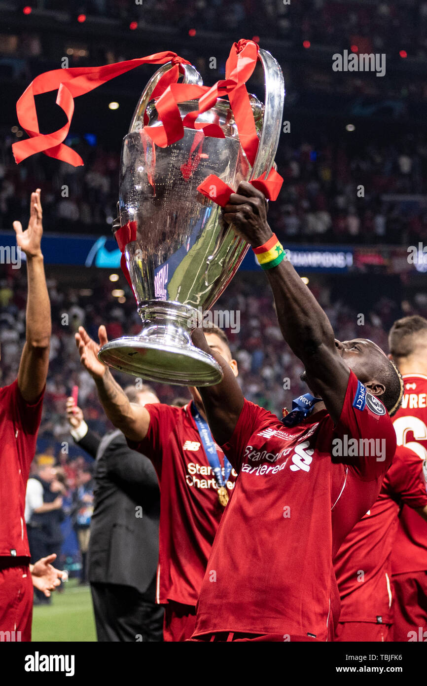 Sadio mane champions league trophy hi-res stock photography and images ...