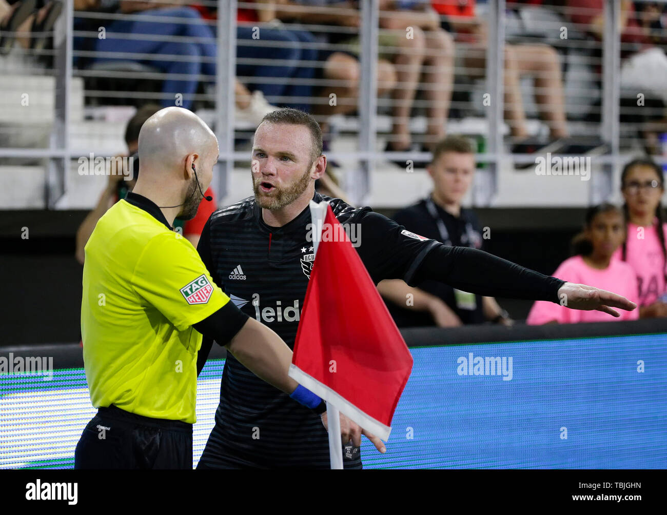 Lineman soccer hi-res stock photography and images - Alamy