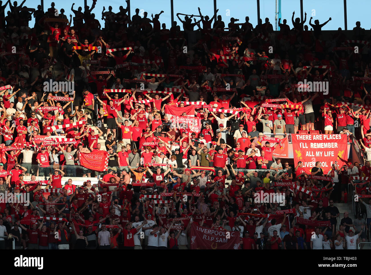 Liverpool tottenham hotspur fans hi-res stock photography and images ...