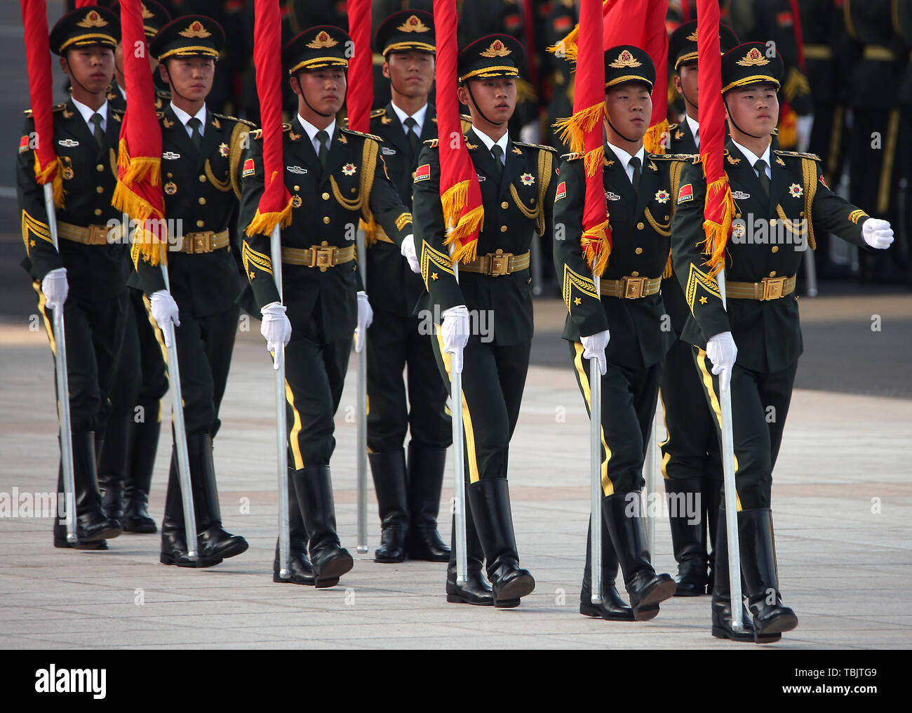 Beijing, CHINA, China. 28th May, 2019. Chinese soldiers prepare to ...